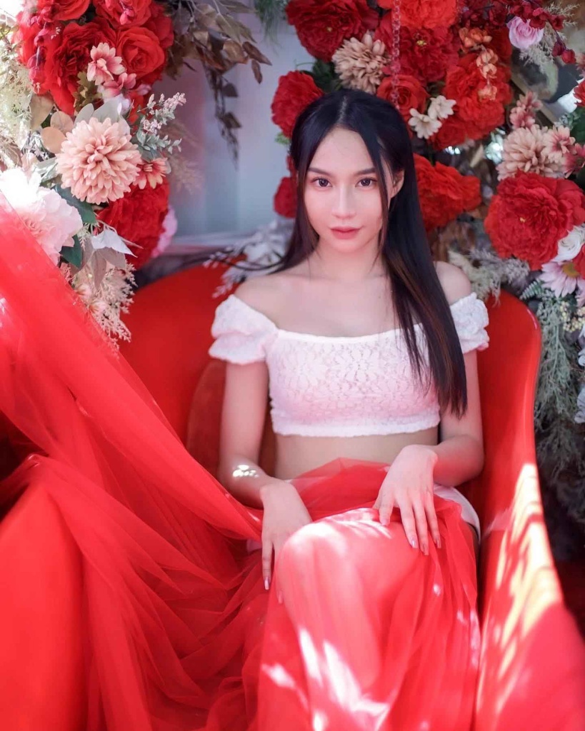 เปิดวาร์ป น้องอี๊ฟ Yves Siriporn สาวเน็ตไอดอล น่ารัก มีเสน่ห์ ลีลาเด็ด